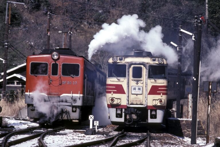 1981年3月 土讃線客車列車DF50からDE10へ置換 | 国鉄 四国のDF50 1980年代の写真から